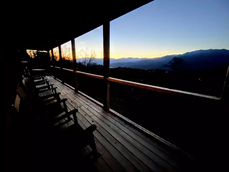 Amazing View Lodge - 8 Bedroom Gatlinburg Cabin Rental
