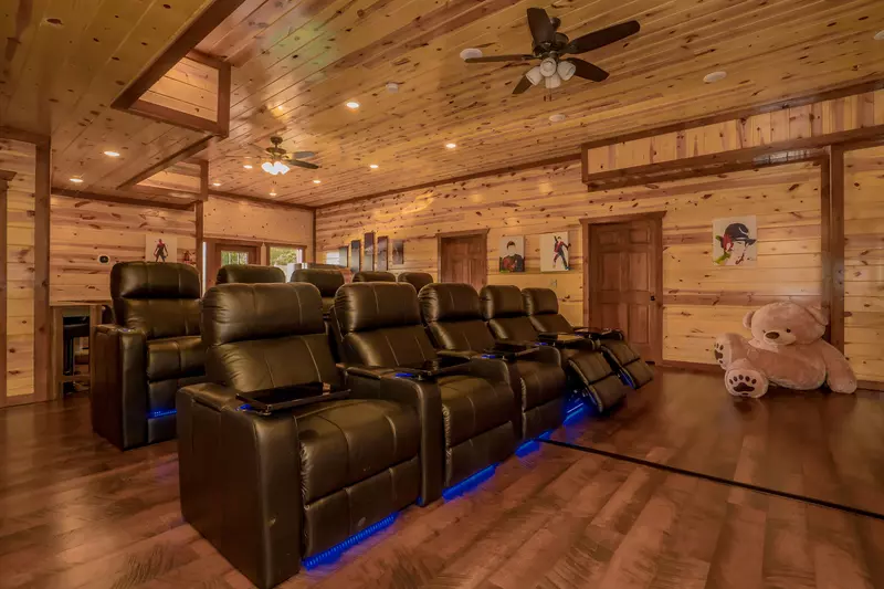GraceView Lodge - 8 Bedroom Sevierville Cabin Rental