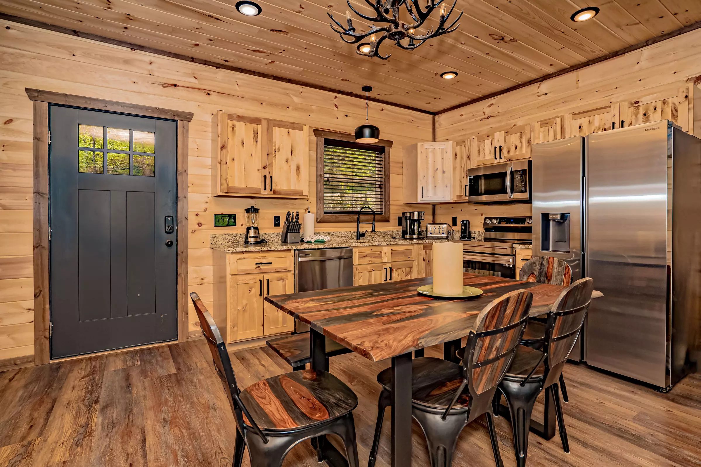 Pappa Bear Splash - 3 Bedroom Sevierville Cabin Rental