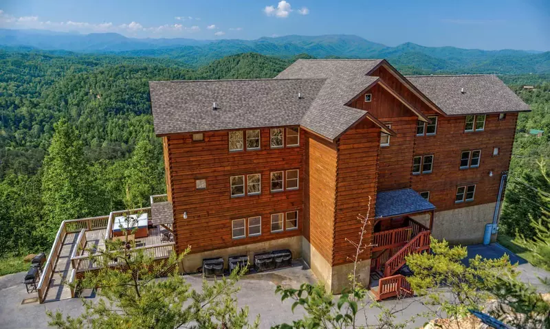 Pinnacle View Lodge - 14 Bedroom Sevierville Cabin Rental