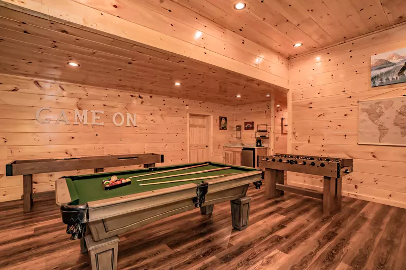 Soaring Eagle - 8 Bedroom Pigeon Forge Cabin Rental