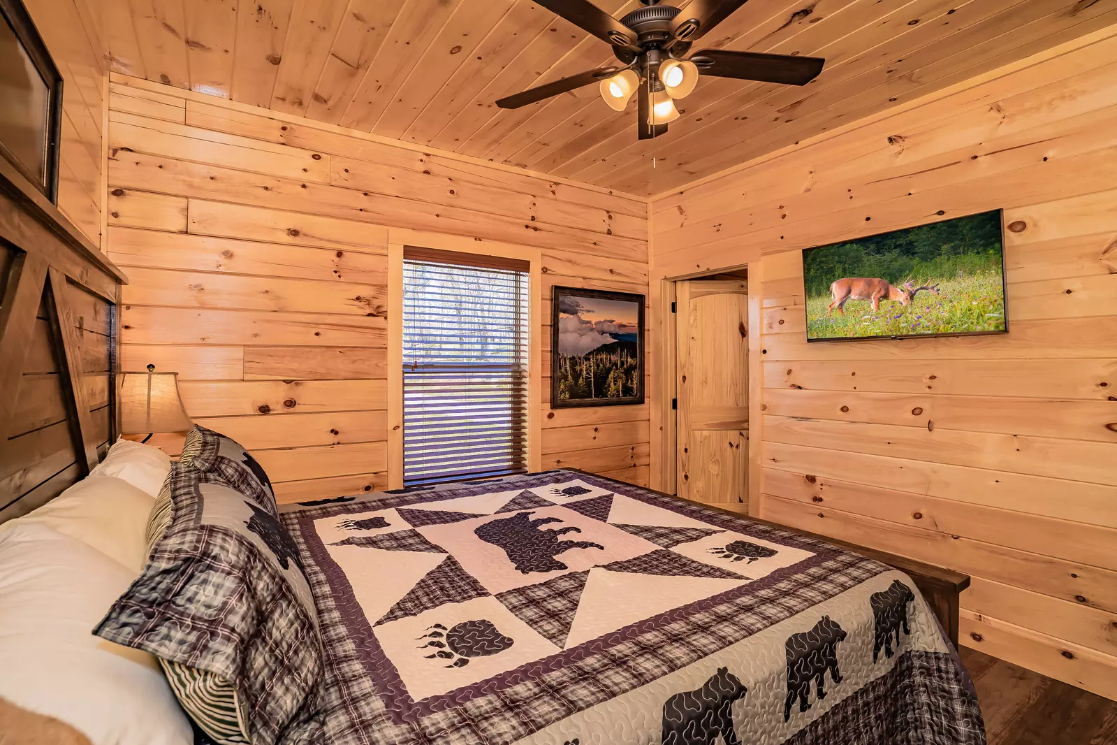 The Bear's Den - 4 Bedroom Pigeon Forge Cabin Rental