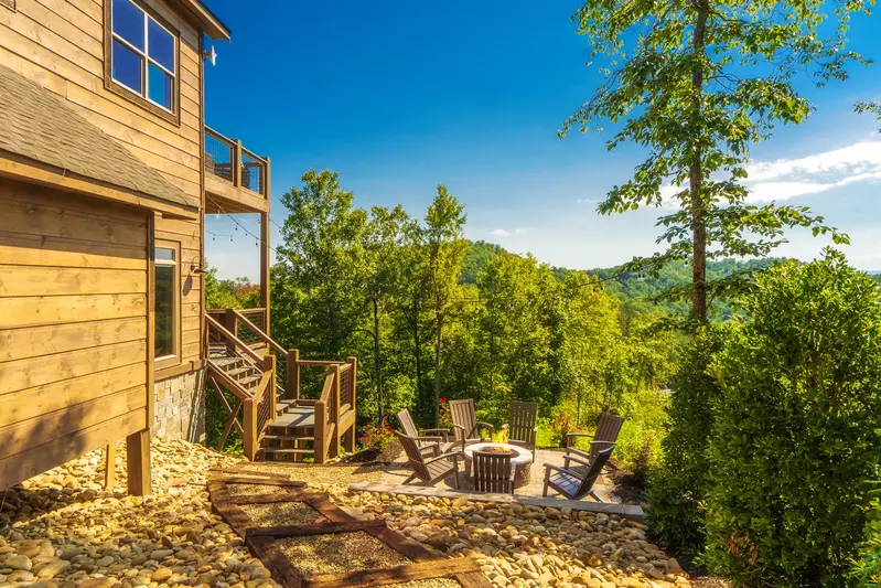 Western Ridge Lodge - 5 Bedroom Sevierville Cabin Rental
