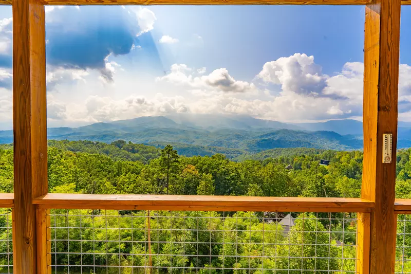 Amazing View Lodge - 8 Bedroom Gatlinburg Cabin Rental