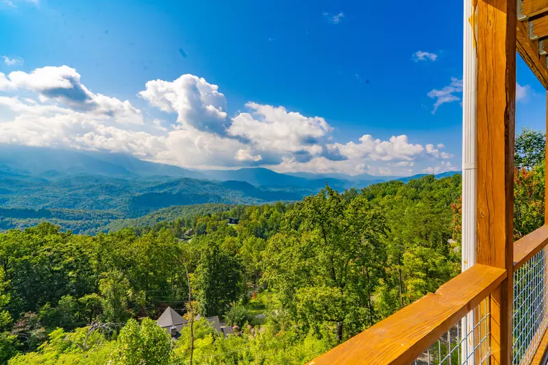 Amazing View Lodge - 8 Bedroom Gatlinburg Cabin Rental