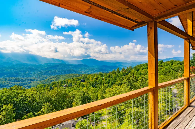 Amazing View Lodge - 8 Bedroom Gatlinburg Cabin Rental