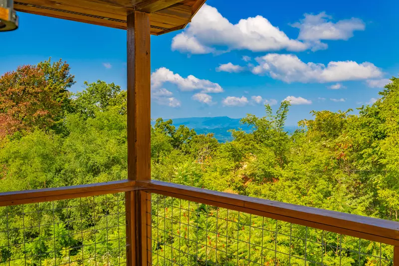 Amazing View Lodge - 8 Bedroom Gatlinburg Cabin Rental