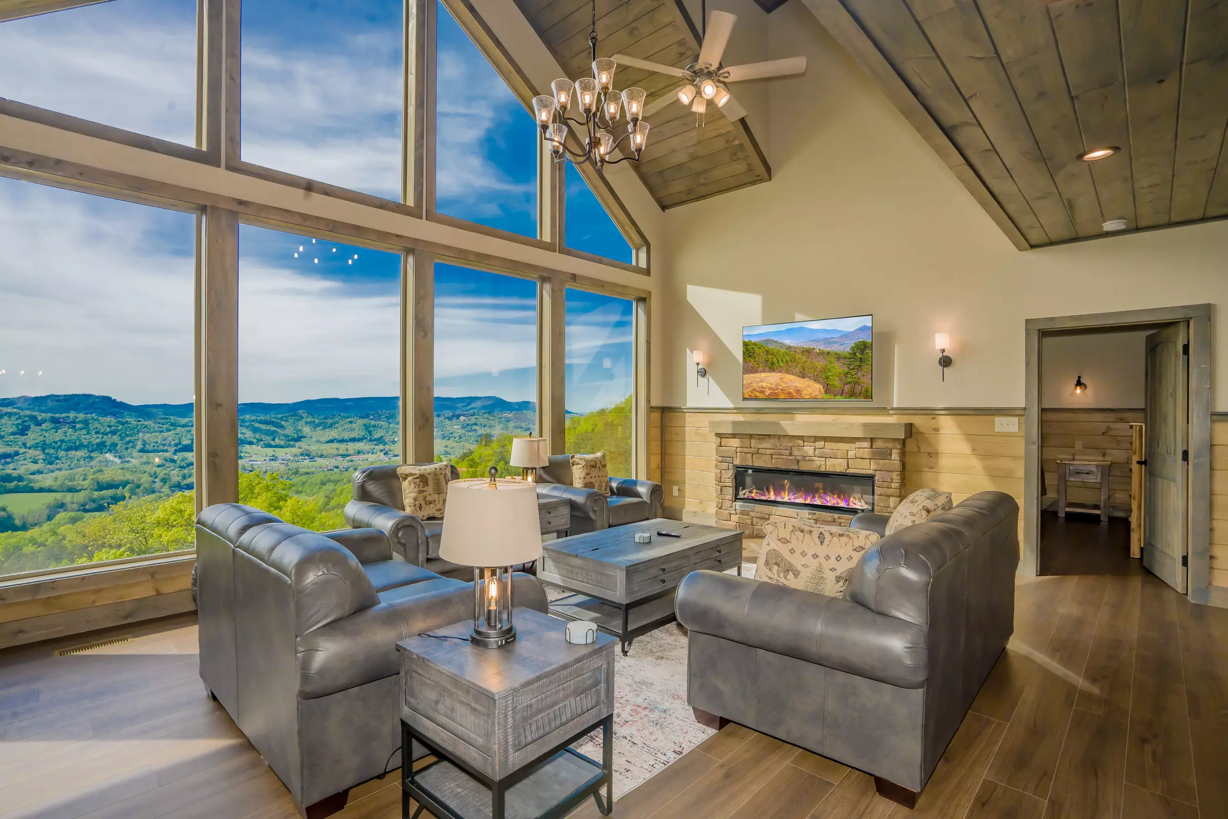 Cliffside Scenic Splendor - 4 Bedroom Sevierville Cabin Rental