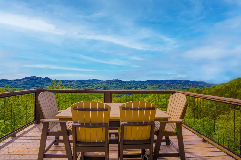 Cliffside Scenic Splendor - 4 Bedroom Sevierville Cabin Rental