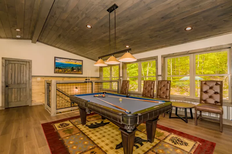 Cliffside Scenic Splendor - 4 Bedroom Sevierville Cabin Rental