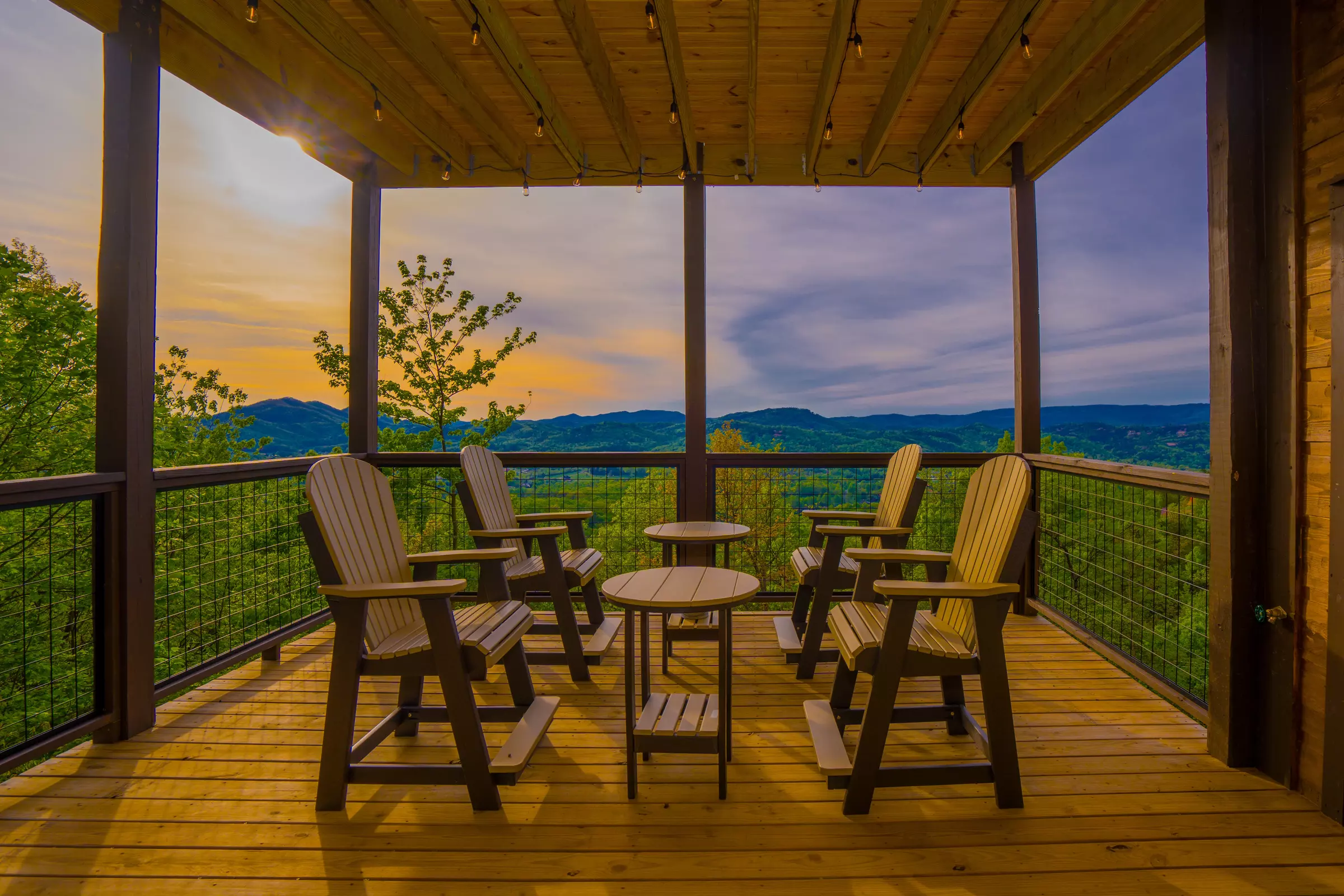 Cliffside Scenic Splendor - 4 Bedroom Sevierville Cabin Rental