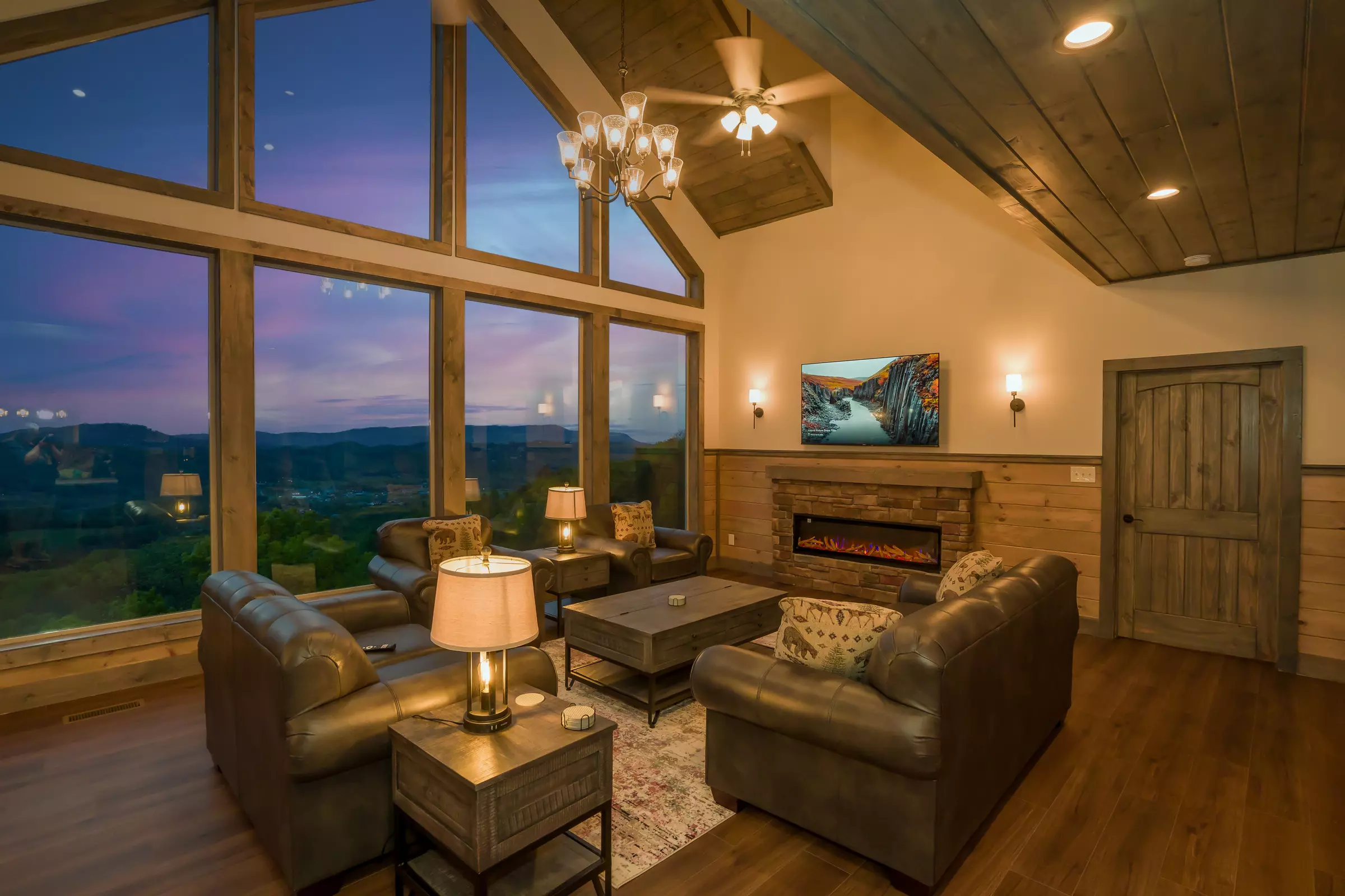 Cliffside Scenic Splendor - 4 Bedroom Sevierville Cabin Rental