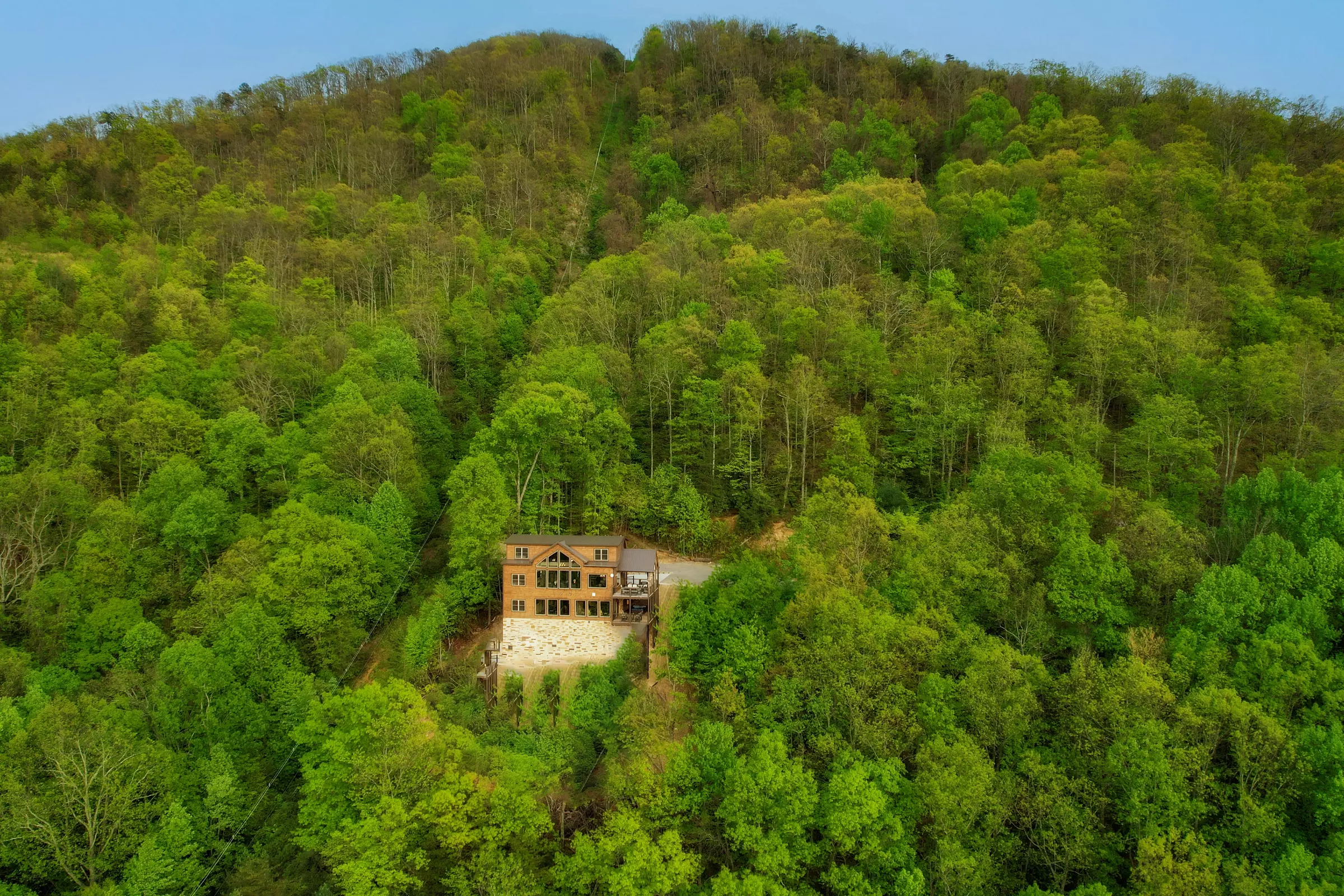 Cliffside Scenic Splendor - 4 Bedroom Sevierville Cabin Rental