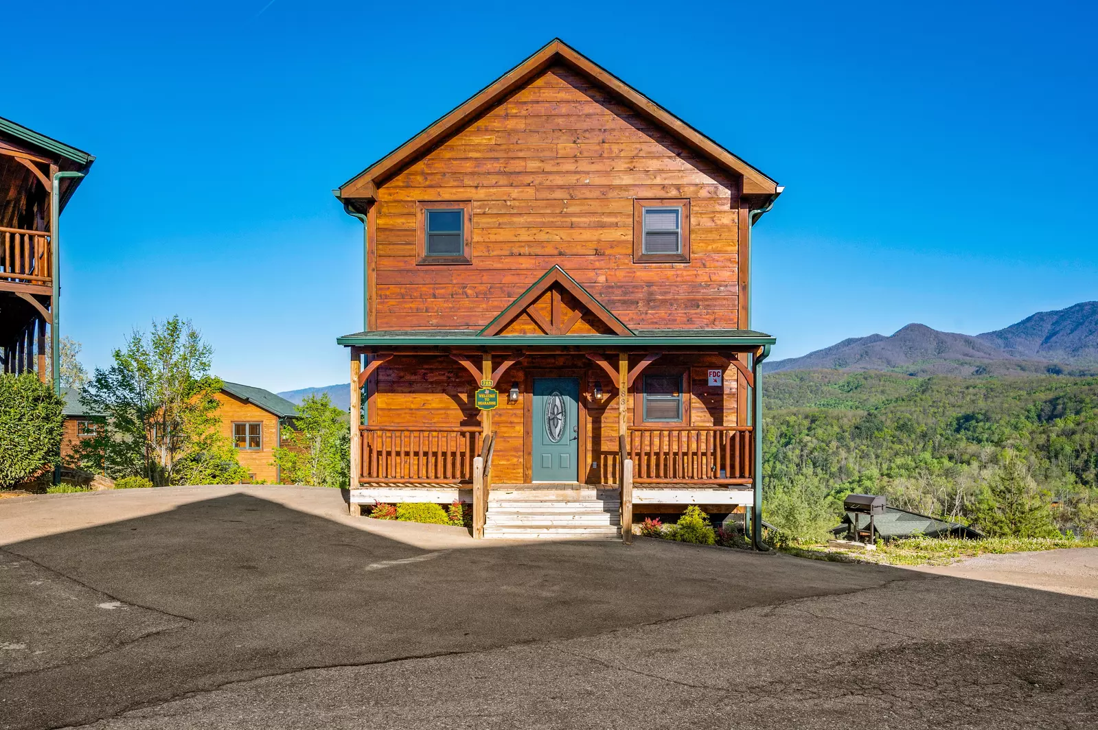 Gatlinburg Views Lodge - 5 Bedroom Gatlinburg Cabin Rental