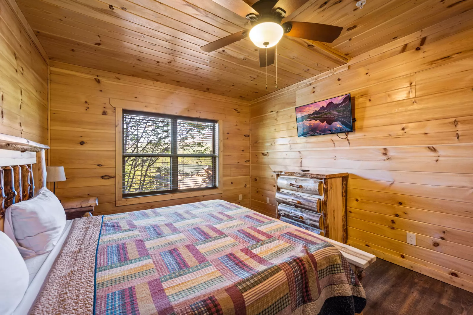 Gatlinburg Views Lodge - 5 Bedroom Gatlinburg Cabin Rental