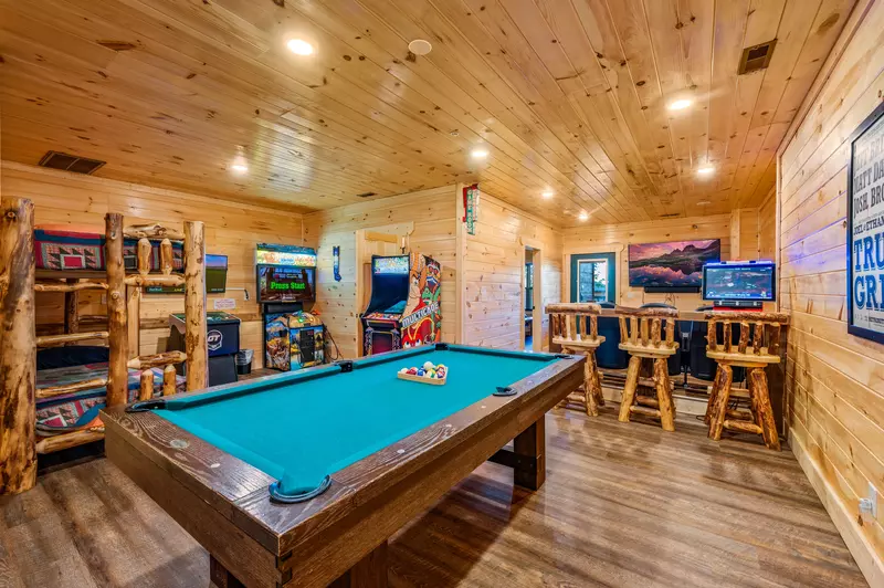 Gatlinburg Views Lodge - 5 Bedroom Gatlinburg Cabin Rental