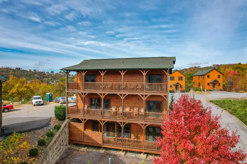 Gatlinburg Mountain Lodge - 5 Bedroom Gatlinburg Cabin Rental