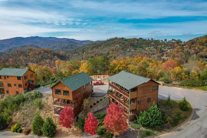 Gatlinburg Mountain Lodge - 5 Bedroom Gatlinburg Cabin Rental