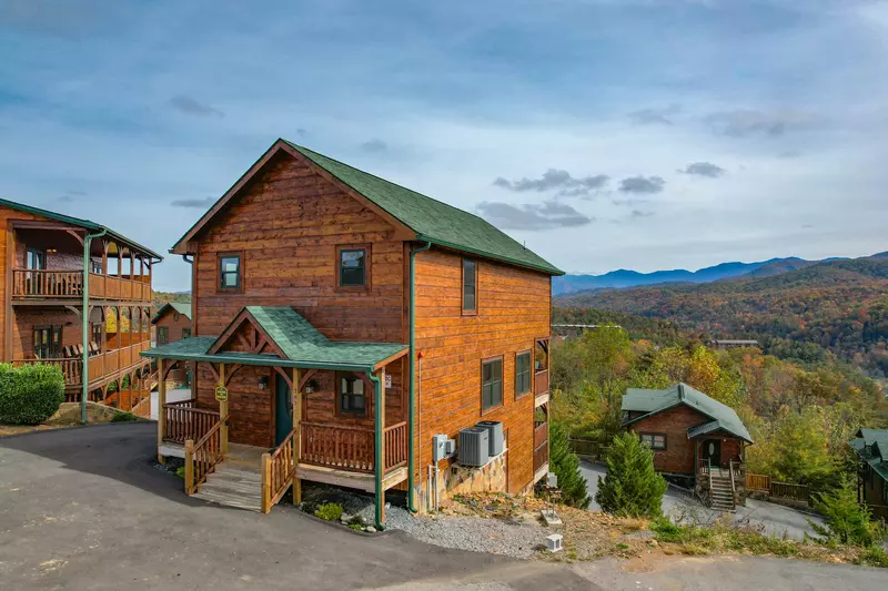Gatlinburg Mountain Lodge - 5 Bedroom Gatlinburg Cabin Rental