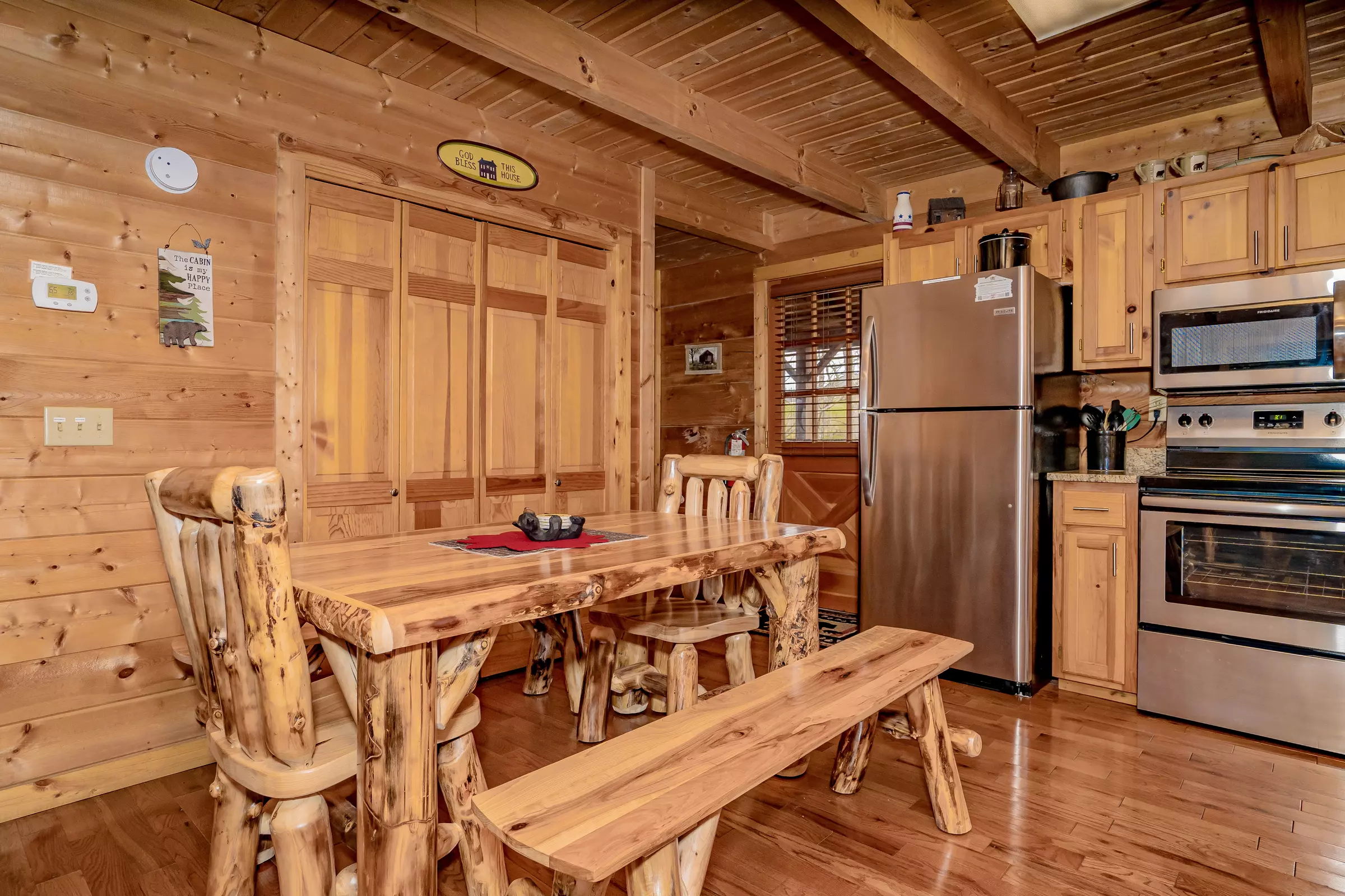 Honey Bear Hideaway - 2 Bedroom Sevierville Cabin Rental